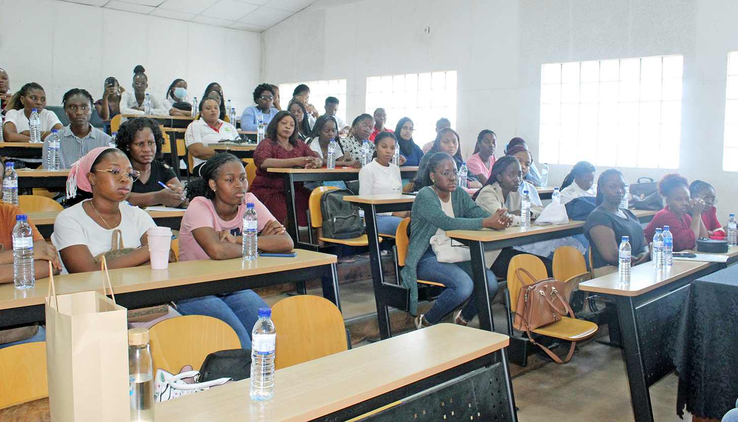 Vice-reitora apela novos ingressos a valorizarem a admissão na UEM ...