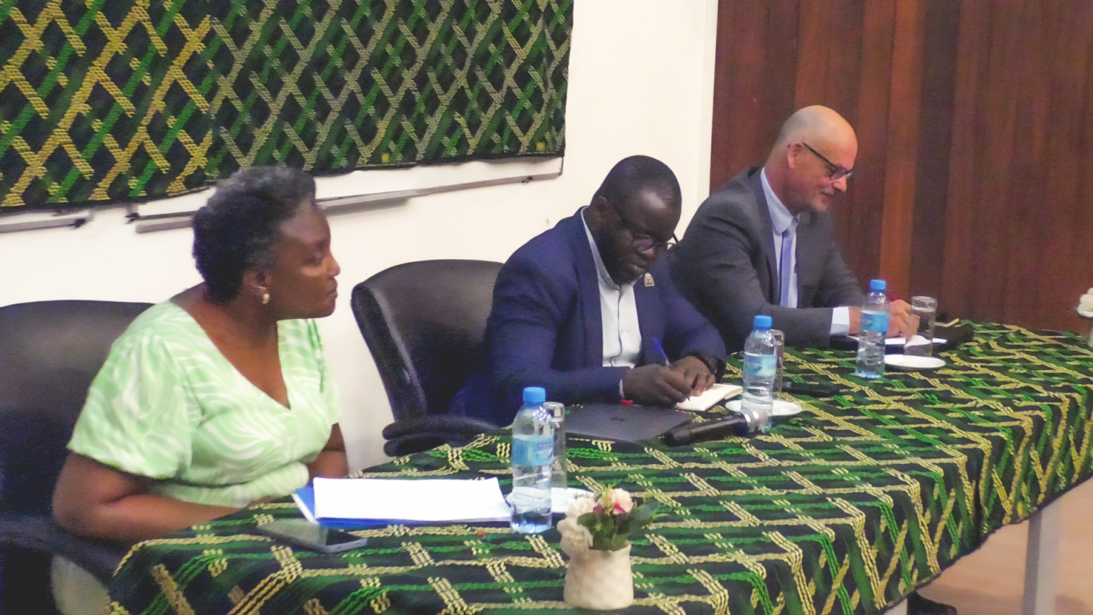 Funcionários da UEM incentivados a aderir ao seguro de saúde - Jornal ...